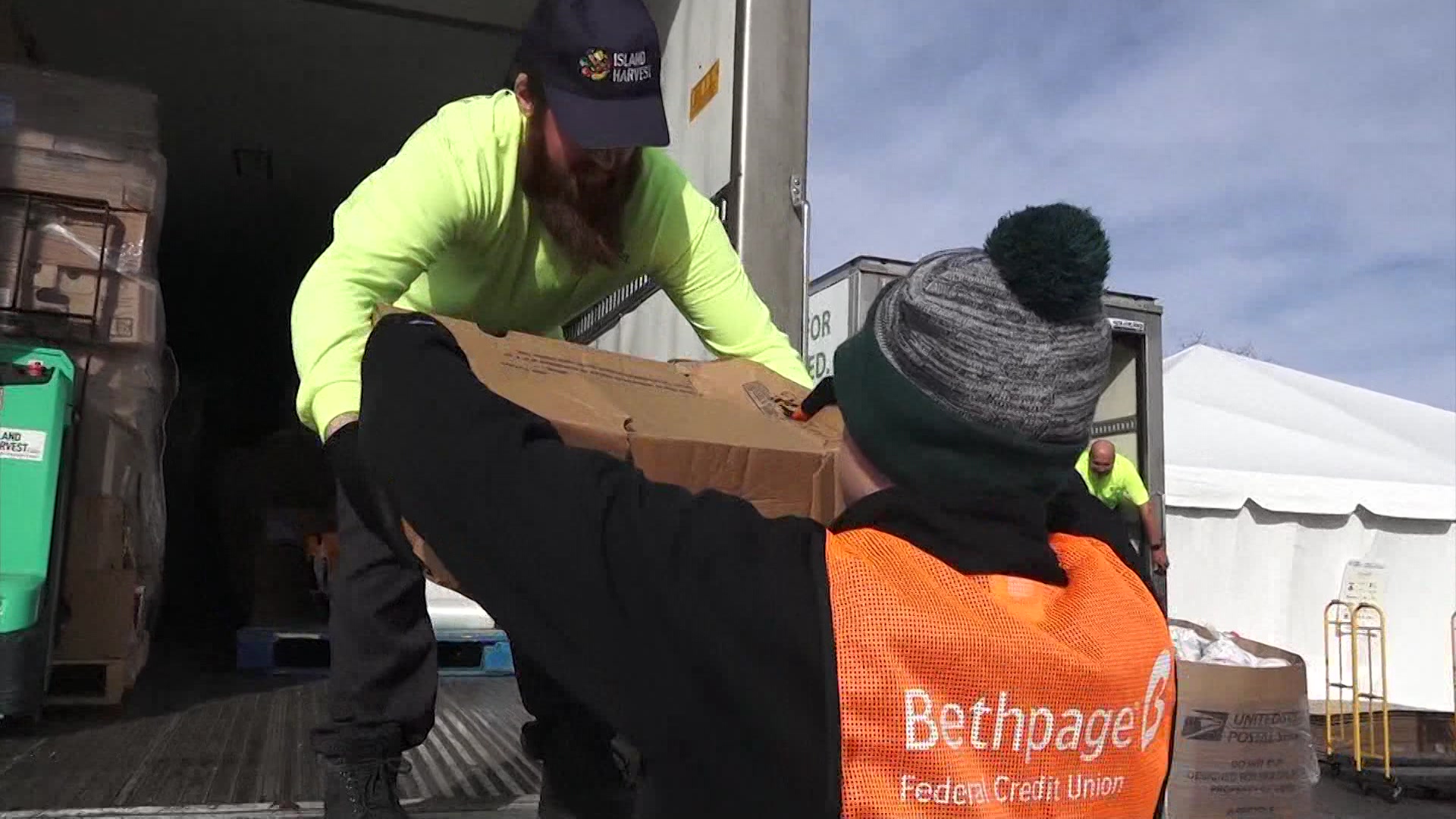 News 12 | New York | 15th annual Bethpage Turkey Drive held as ...
