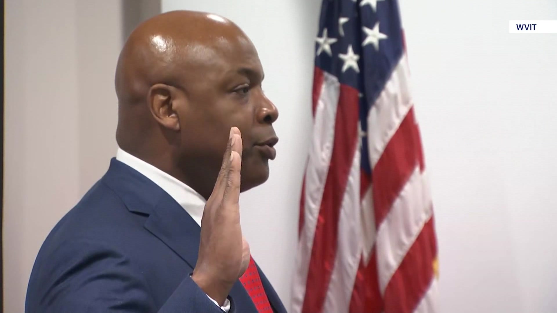 Gov. Ned Lamont administers oath of office to new state Police commissioner
