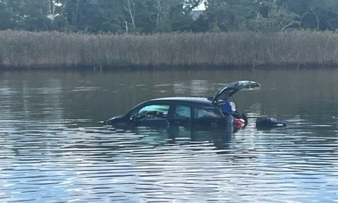 Suffolk police officers rescue woman whose car hit guardrail, went into ...