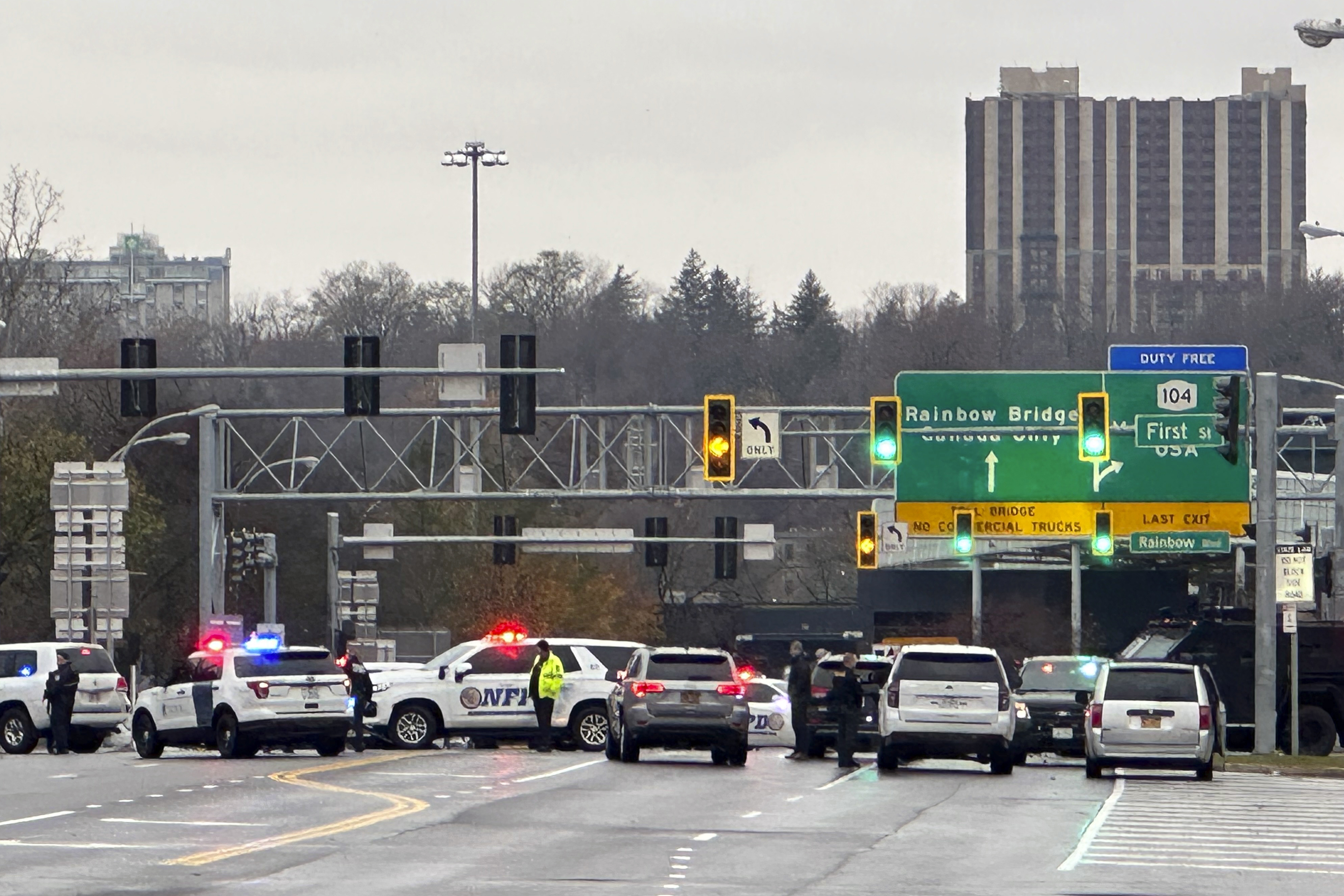 News 12 | Brooklyn | Live Updates Rainbow Bridge Explosion