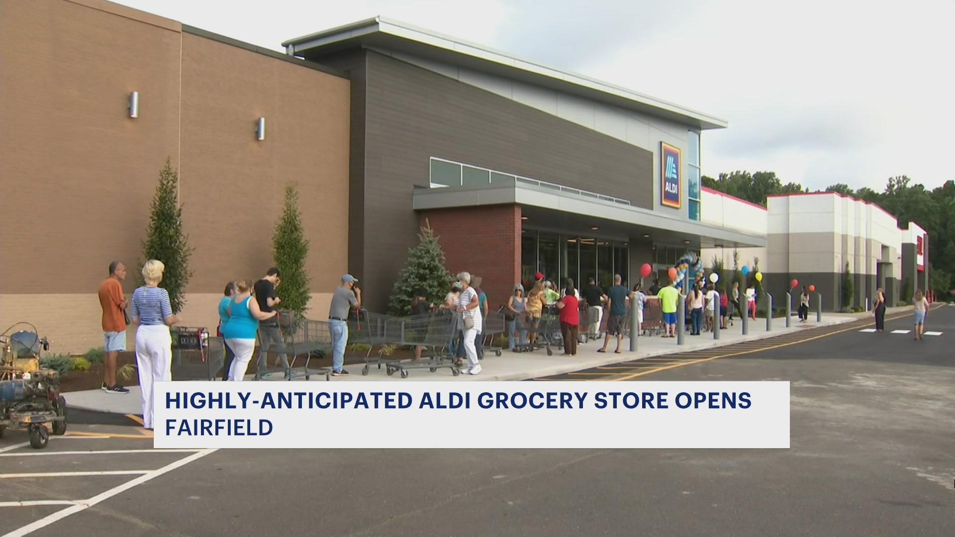 Ribbon-cutting celebrates grand opening of Fairfield's Aldi grocery store