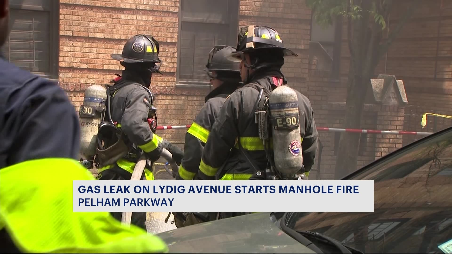 Gas leak causes manhole fire in Pelham Parkway