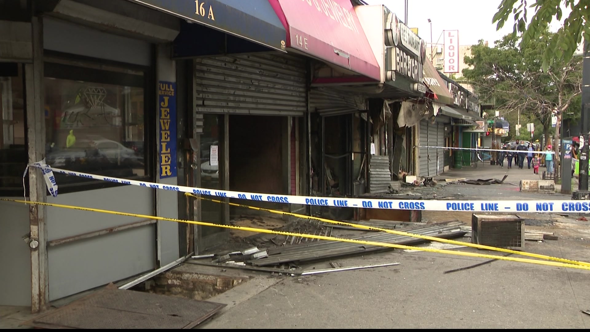 News 12 | The Bronx | Fire erupts inside East Gun Hill Road restaurant ...