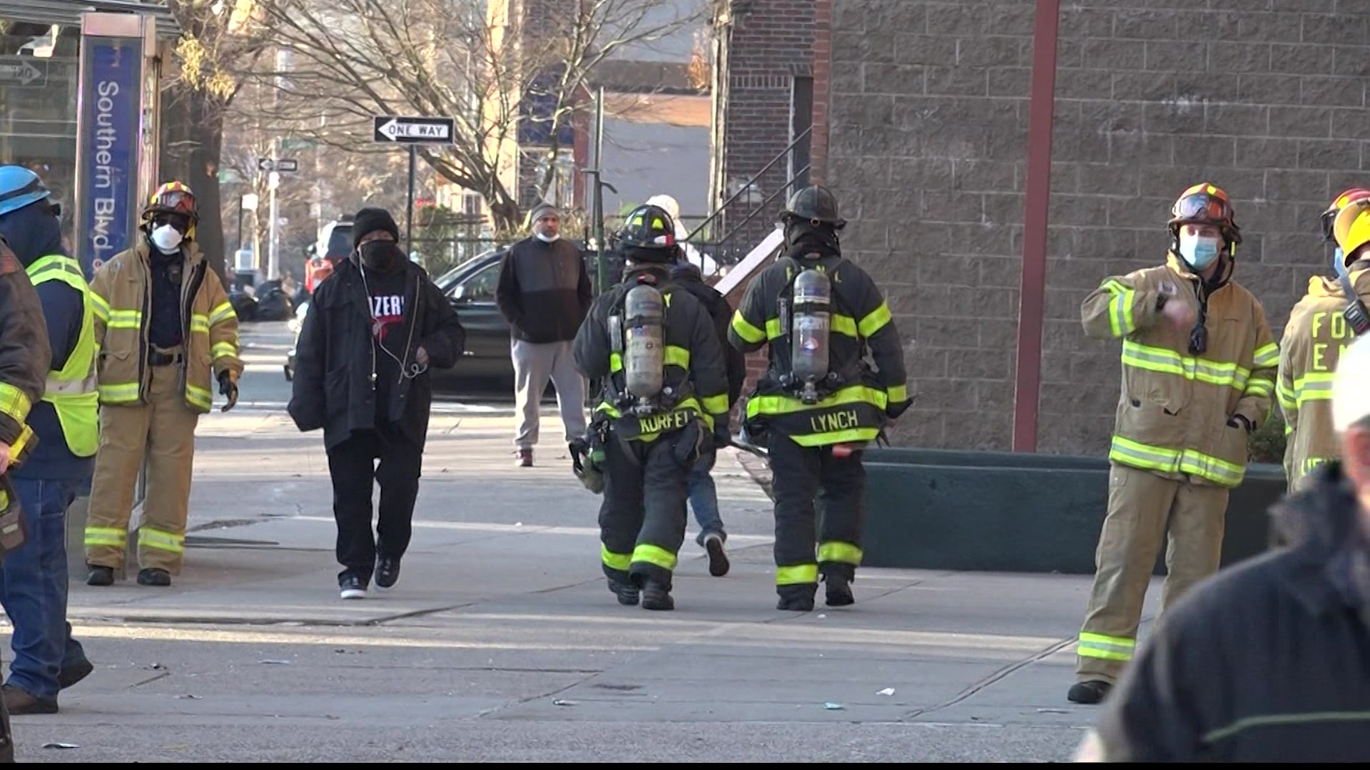 News 12 | Bronx | Fdny 6 Tenants Hurt In Belmont Apartment Building Fire