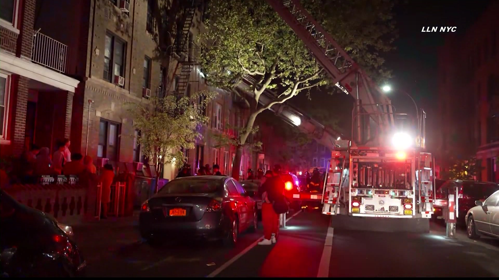 News 12 | Long Island | Fdny Building Fire Erupts In Bay Ridge