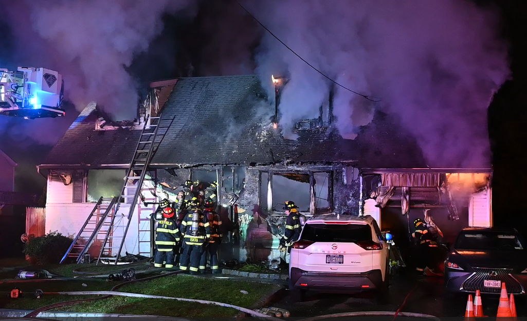 News 12 | Bronx | Sources 2 Fatalities Confirmed In West Islip House Fire
