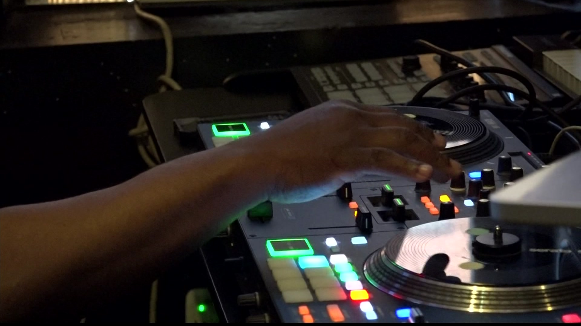 Bronx recording studio offers free lessons to kids in the community