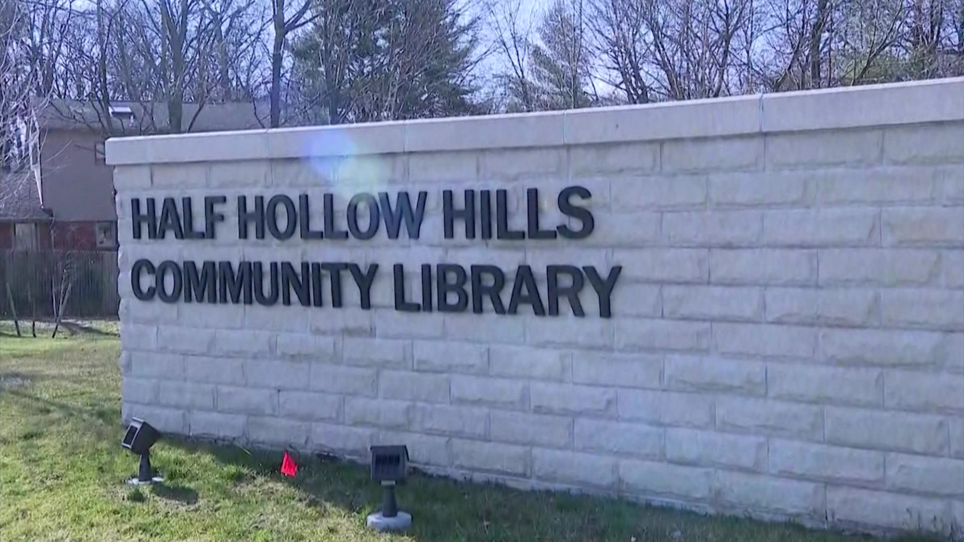 Police: Teens brawl at Half Hollow Hills Community Library in Dix Hills