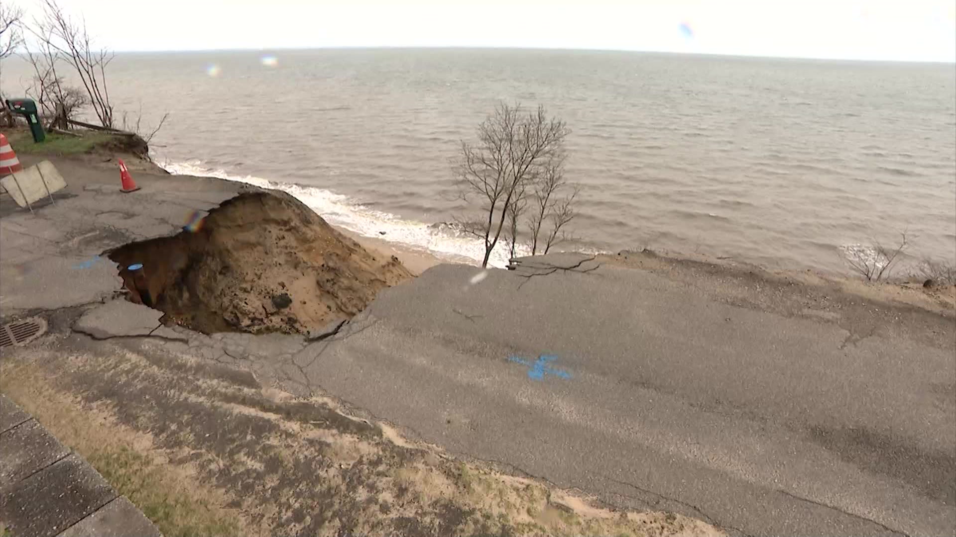 News 12 | Long Island | Storm adds to erosion of Soundview Drive in ...