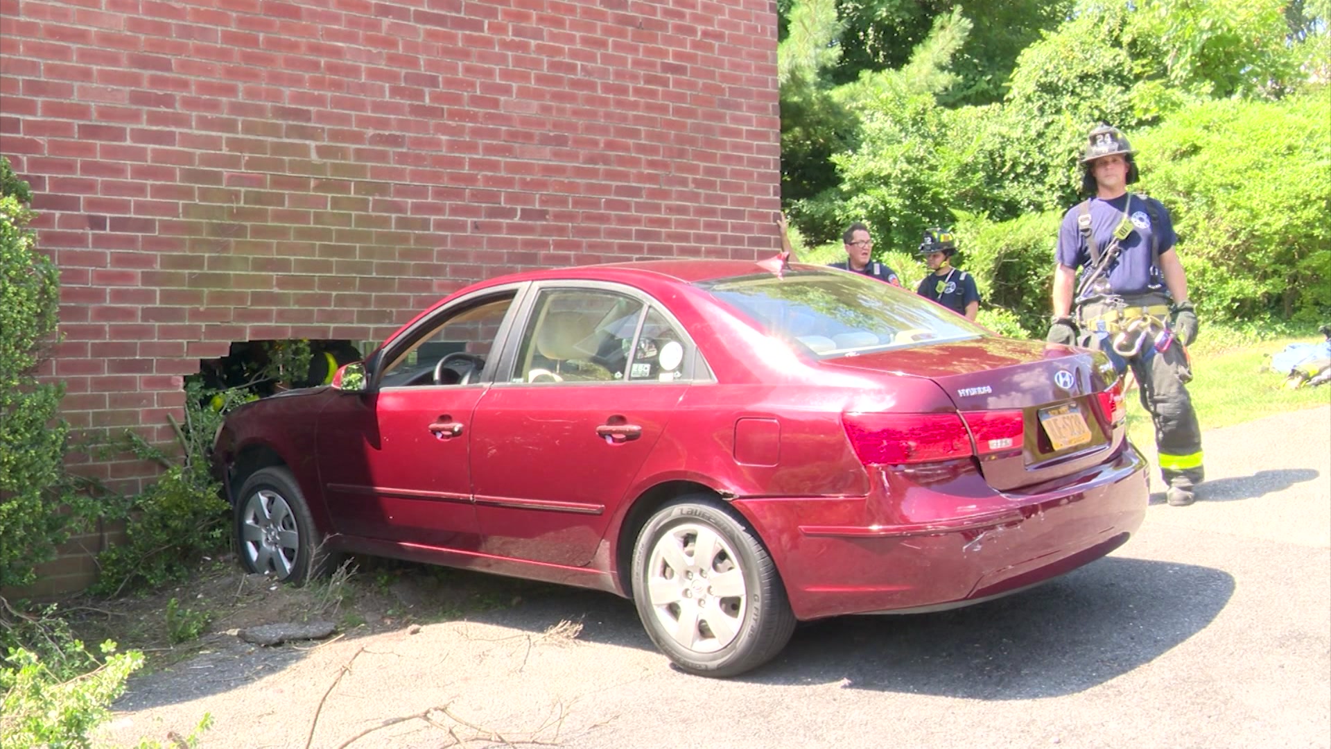 News 12 | Bronx | Fire Officials 2 Displaced After Car Crashes Into New ...