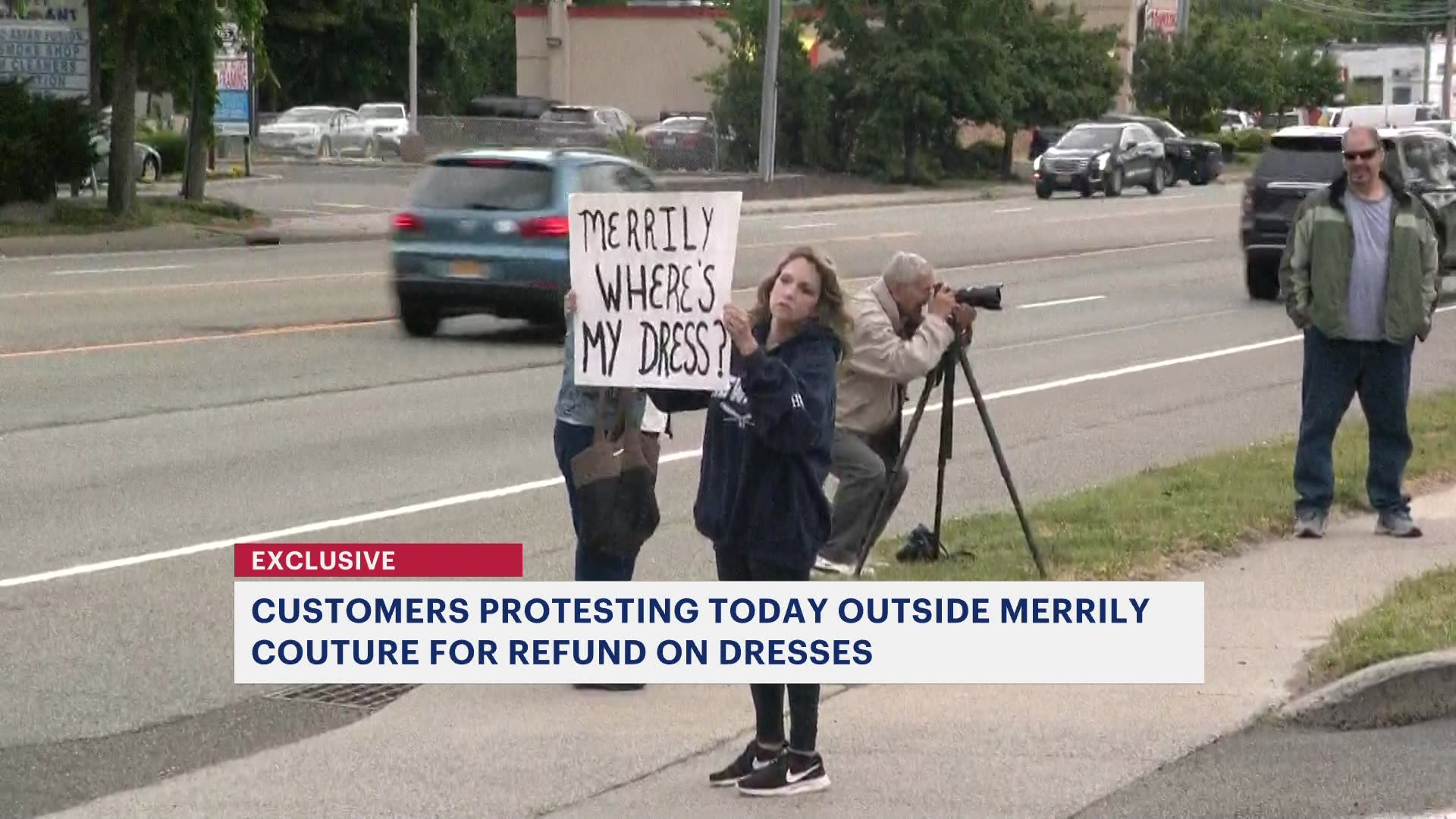 Customers rally outside Mount Sinai's Merrily Couture; say prom dresses ...