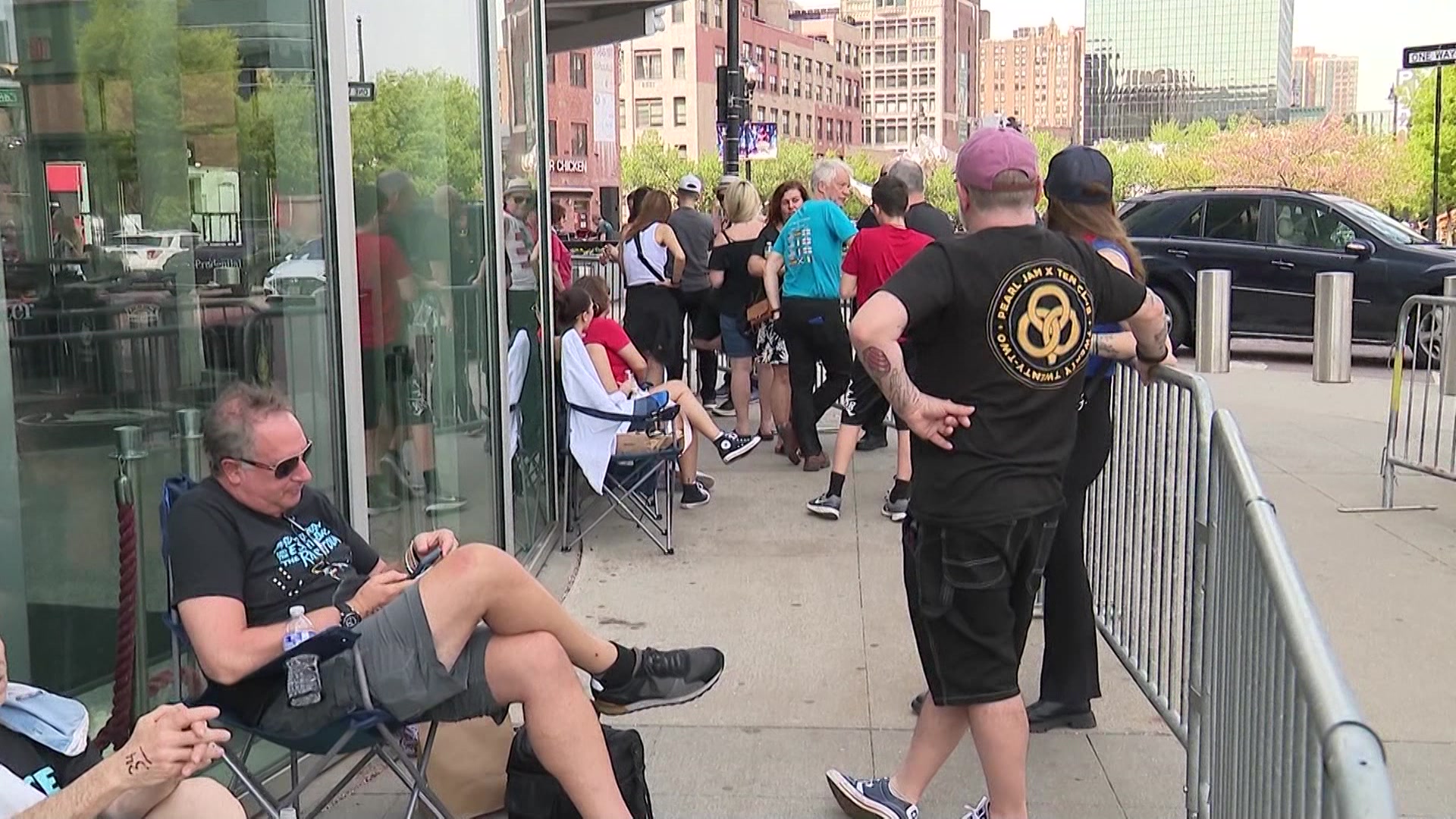 Fans line up hours ahead of Bruce Springsteen concert at Prudential Center