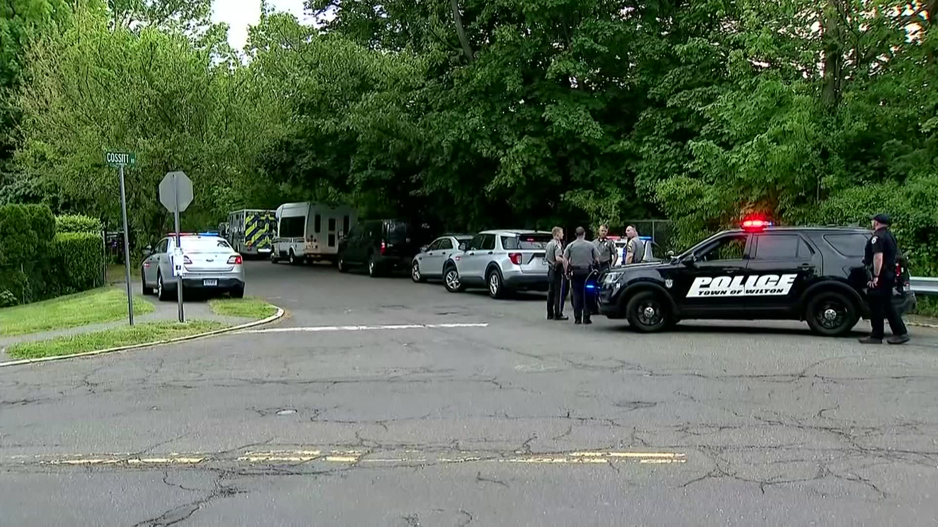 Shooting leaves 2 dead in Norwalk neighborhood