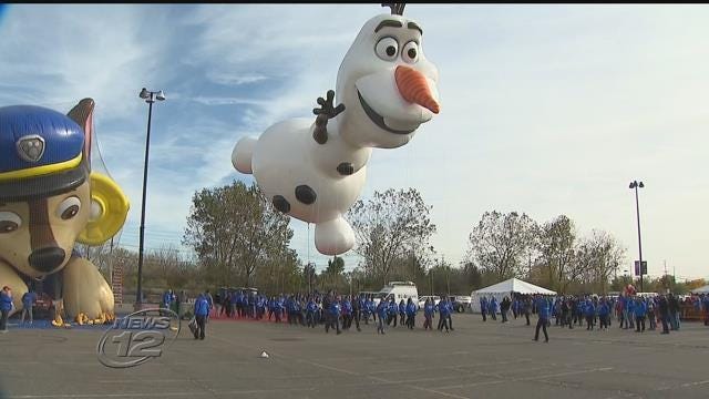 Thanksgiving parade balloons take test flights at MetLife Stadium