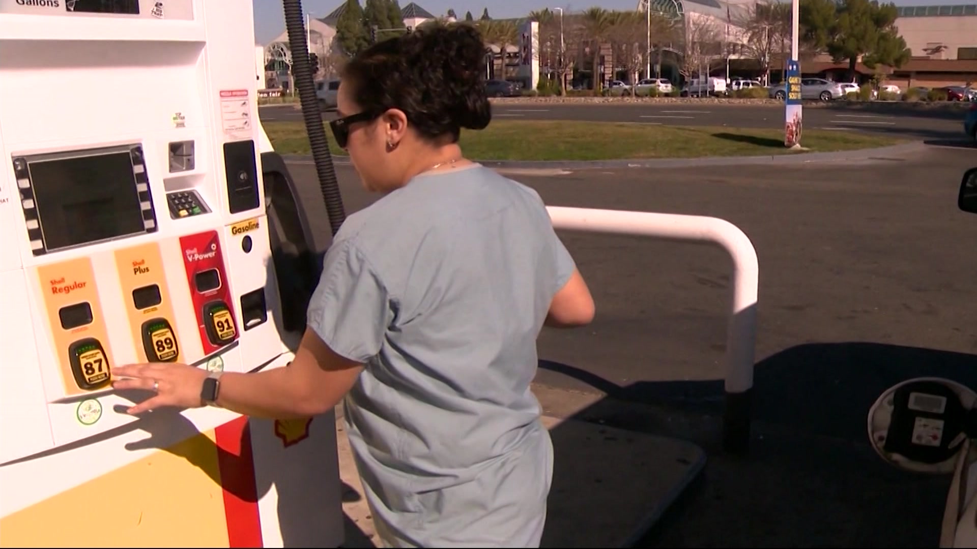 Pump Patrol: Gas price hike likely to continue as summer approaches