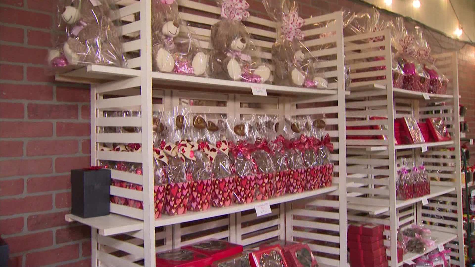 News 12 | Long Island | Last-minute Valentine's Day sweets: Lucas ...