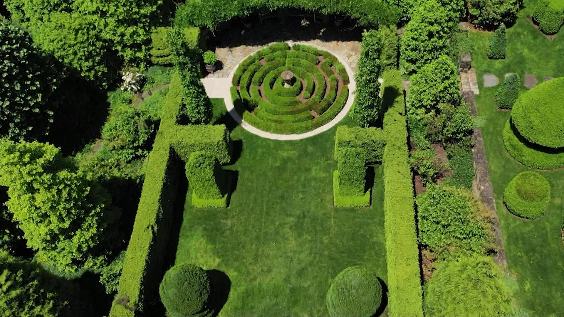 Sleepy Cat Farm: A Greenwich garden oasis opens its gates