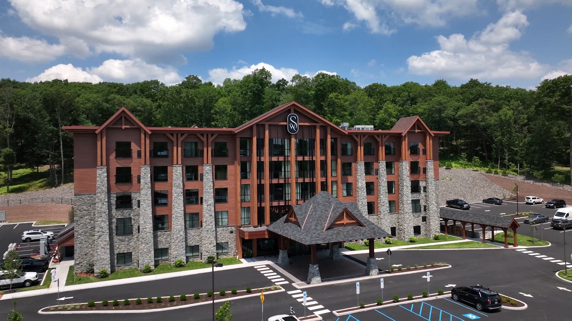 Pocono Mountains: The Swiftwater Hotel Tour