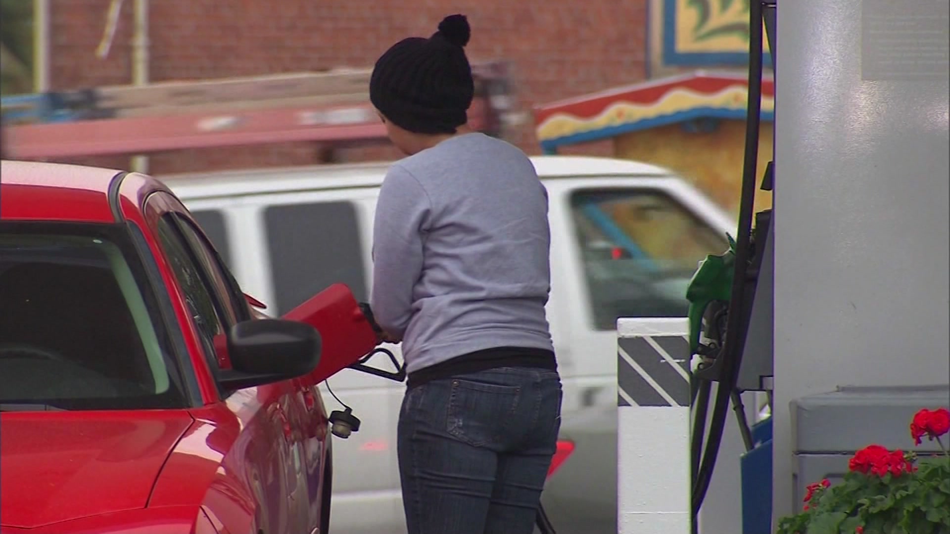 News 12 | Hudson Valley | New Westchester Gas Station Offers Free Eggs ...