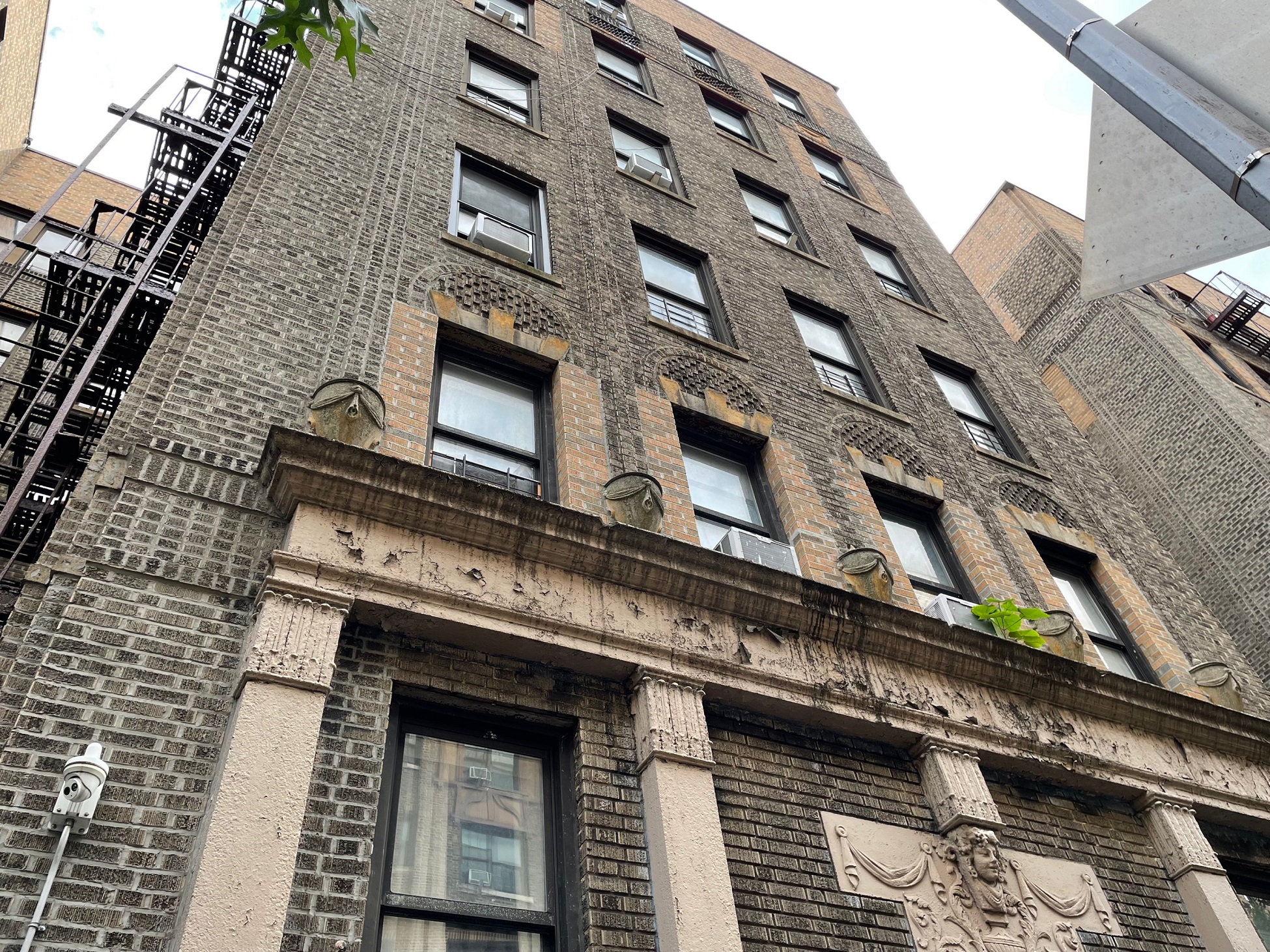 DOB: Tenant fell from bathroom to cellar in partial collapse inside ...