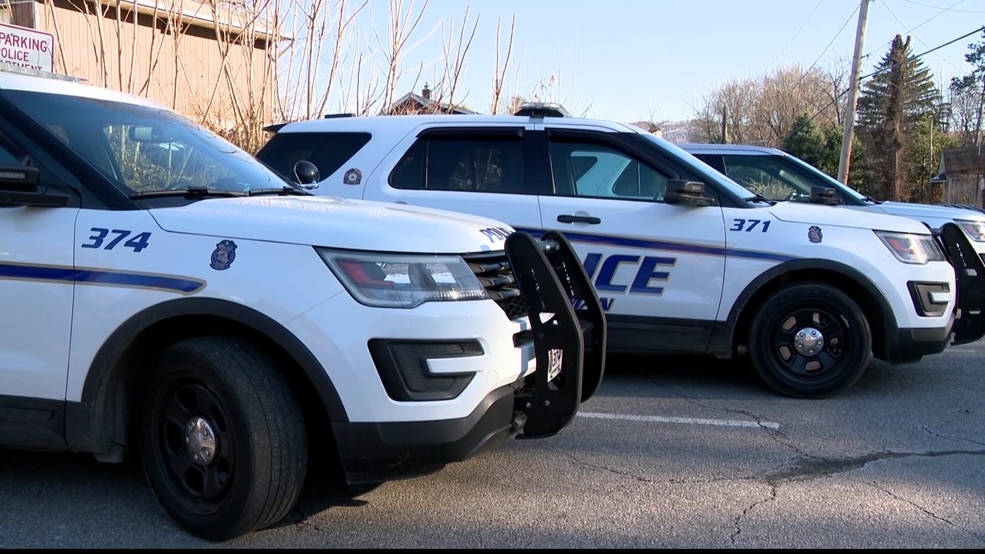 3 police officers help deliver baby at Harriman home