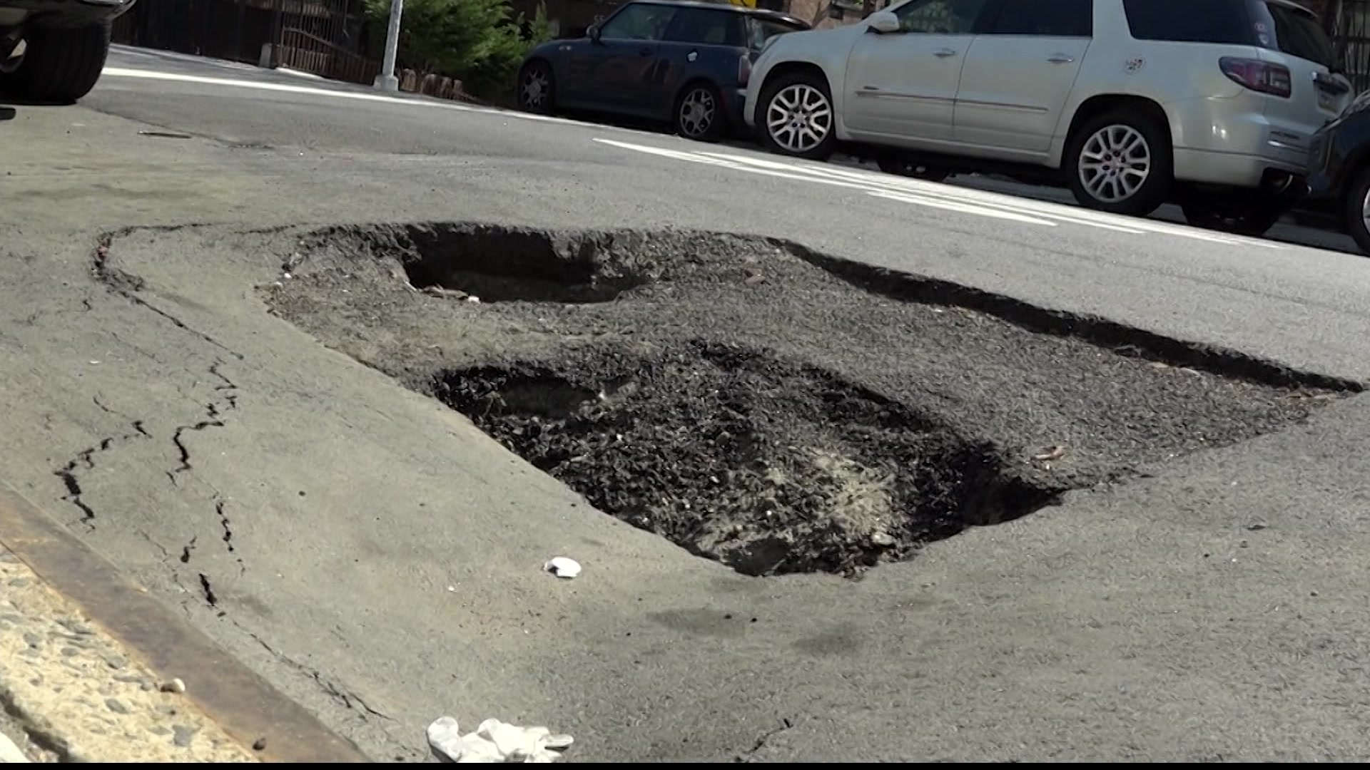 News 12 | Bronx | Growing Pothole Causing Concern In Highbridge