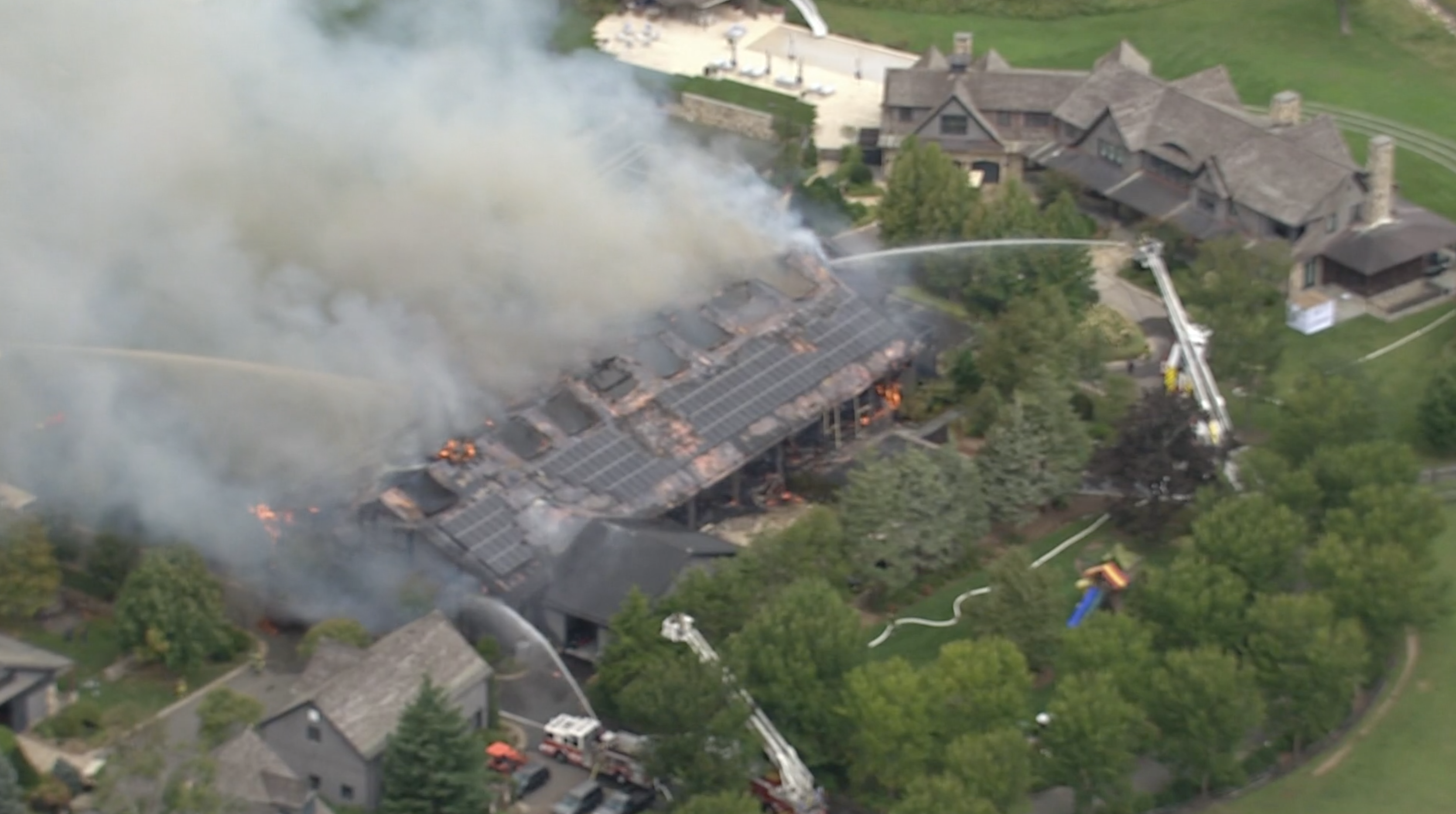 News 12 | Long Island | 16 fire departments respond to fire in Setauket