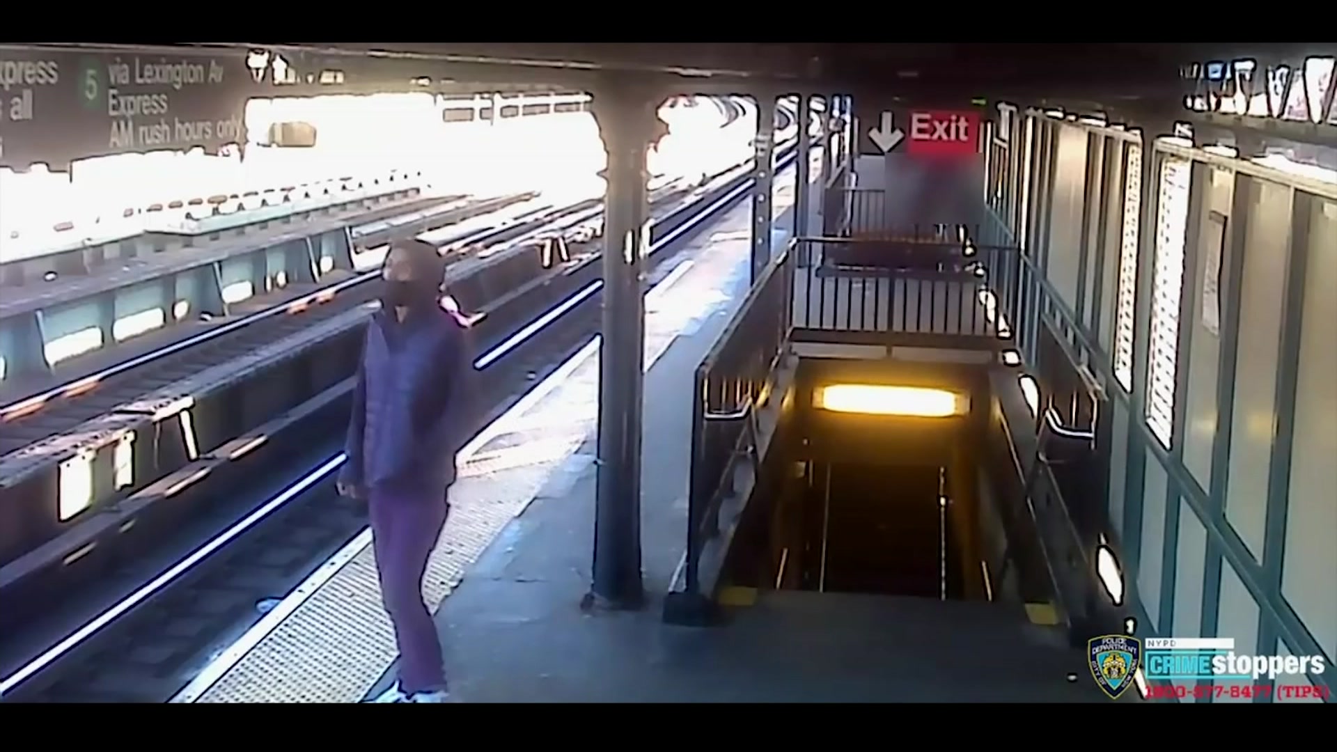NYPD: Man steals cellphone, credit card from woman on Bronx train