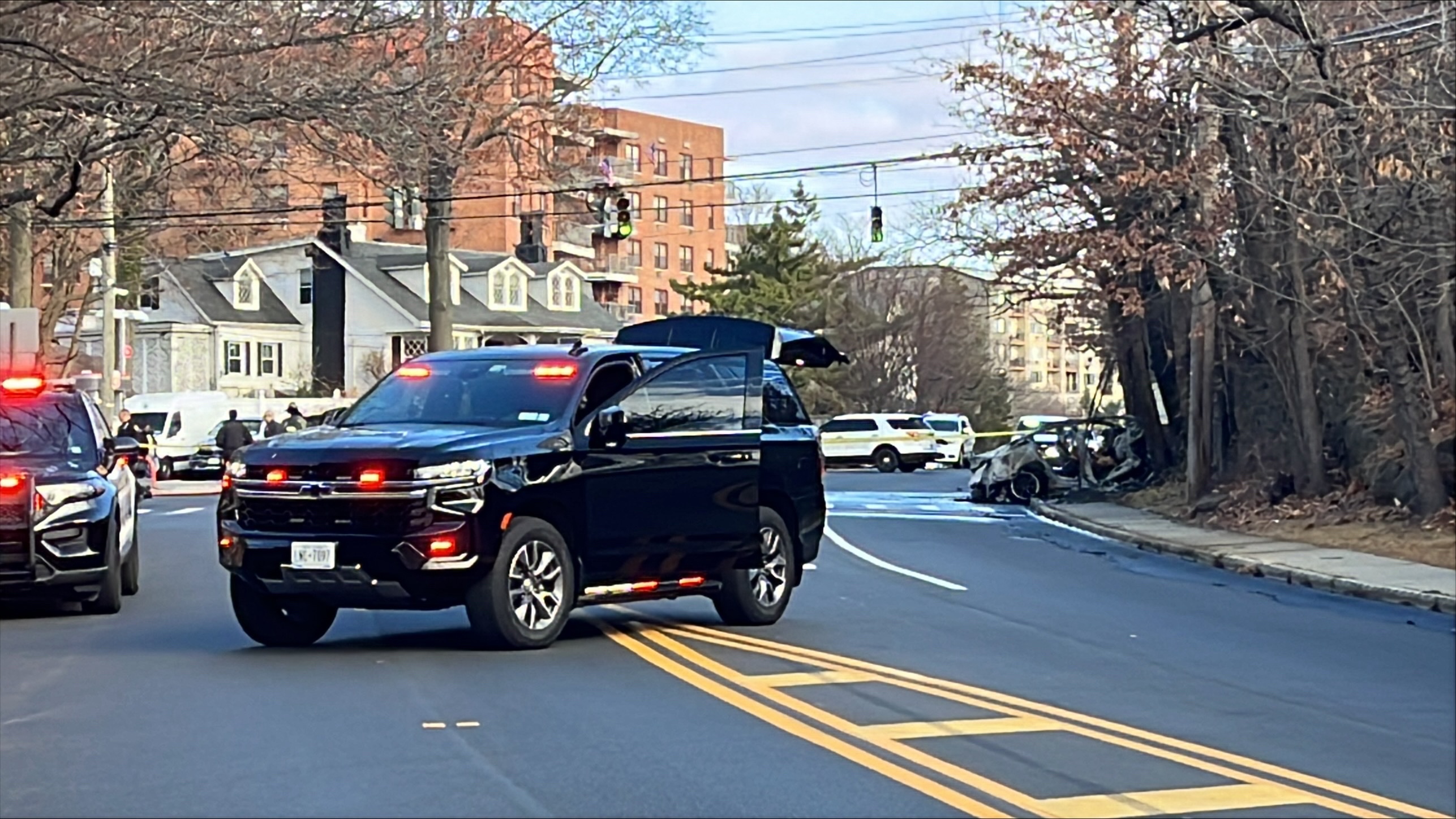 News 12 | Brooklyn | 2 Killed In Fiery Tesla Crash In Pelham Manor
