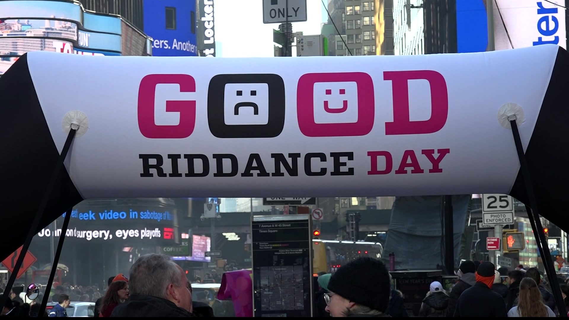 New Yorkers say goodbye to unwanted 2022 memories in Times Square
