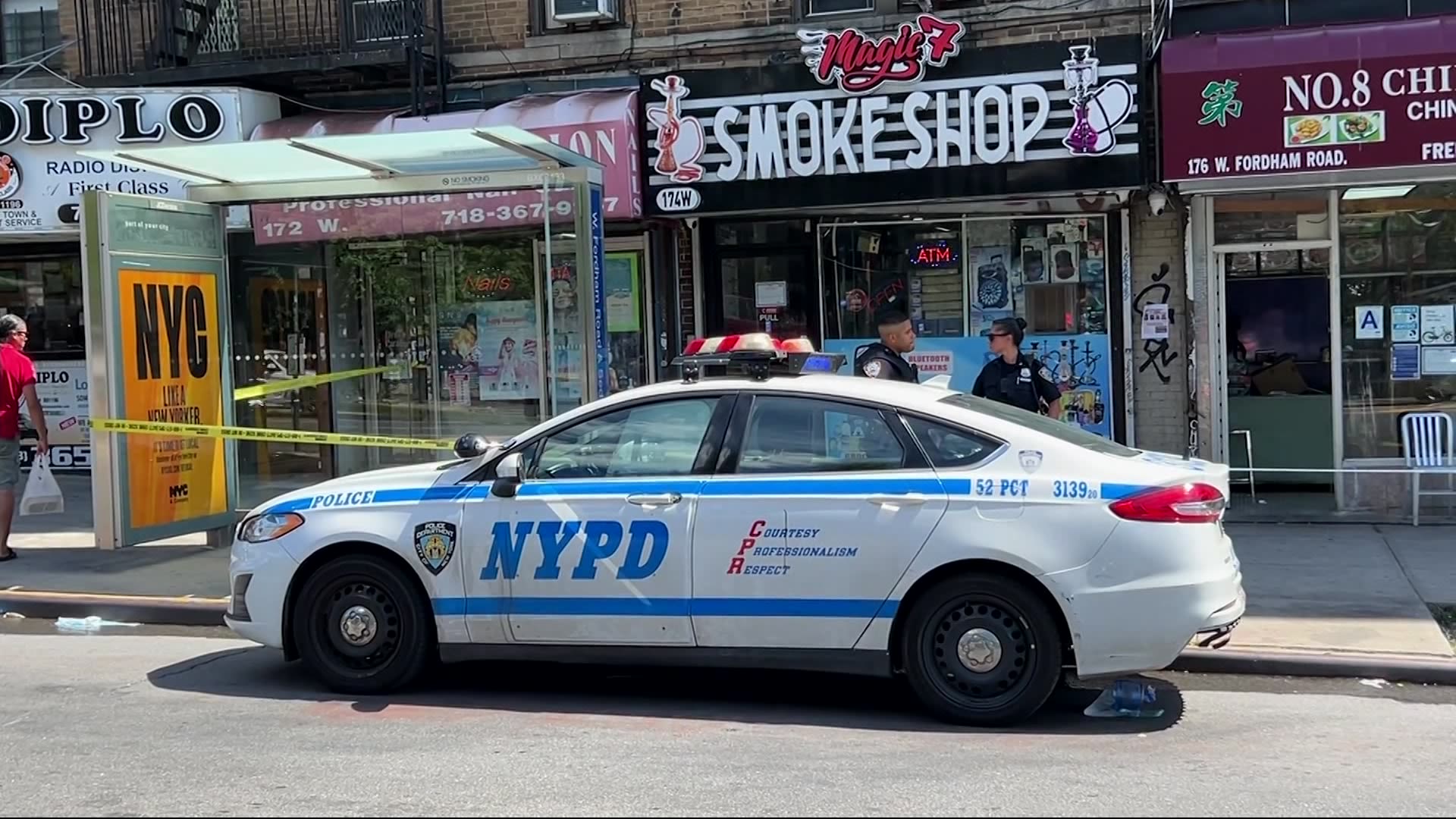 NYPD: 1 dead, 1 arrested following stabbing in Bronx smoke shop
