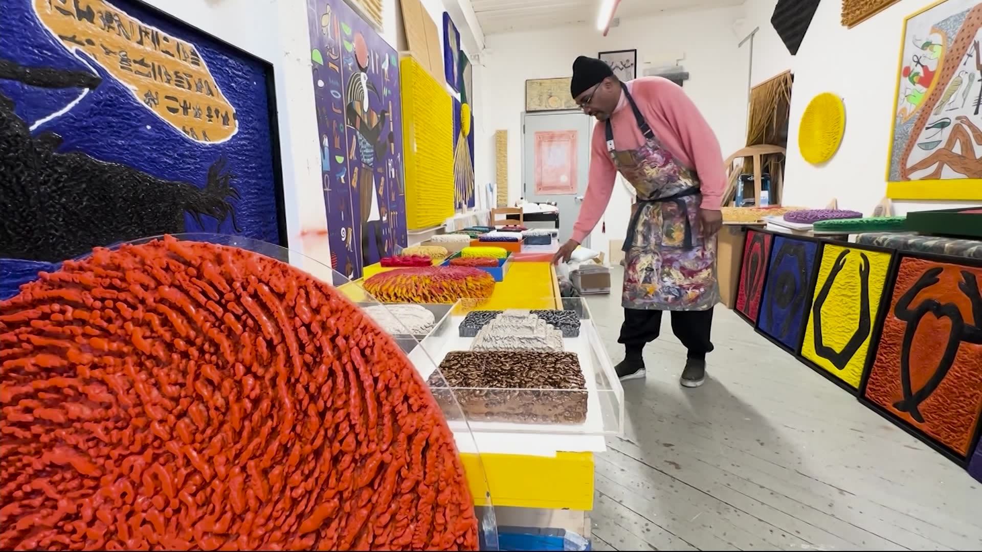 Brooklyn-born and Bronx-based artist saves bees with artwork