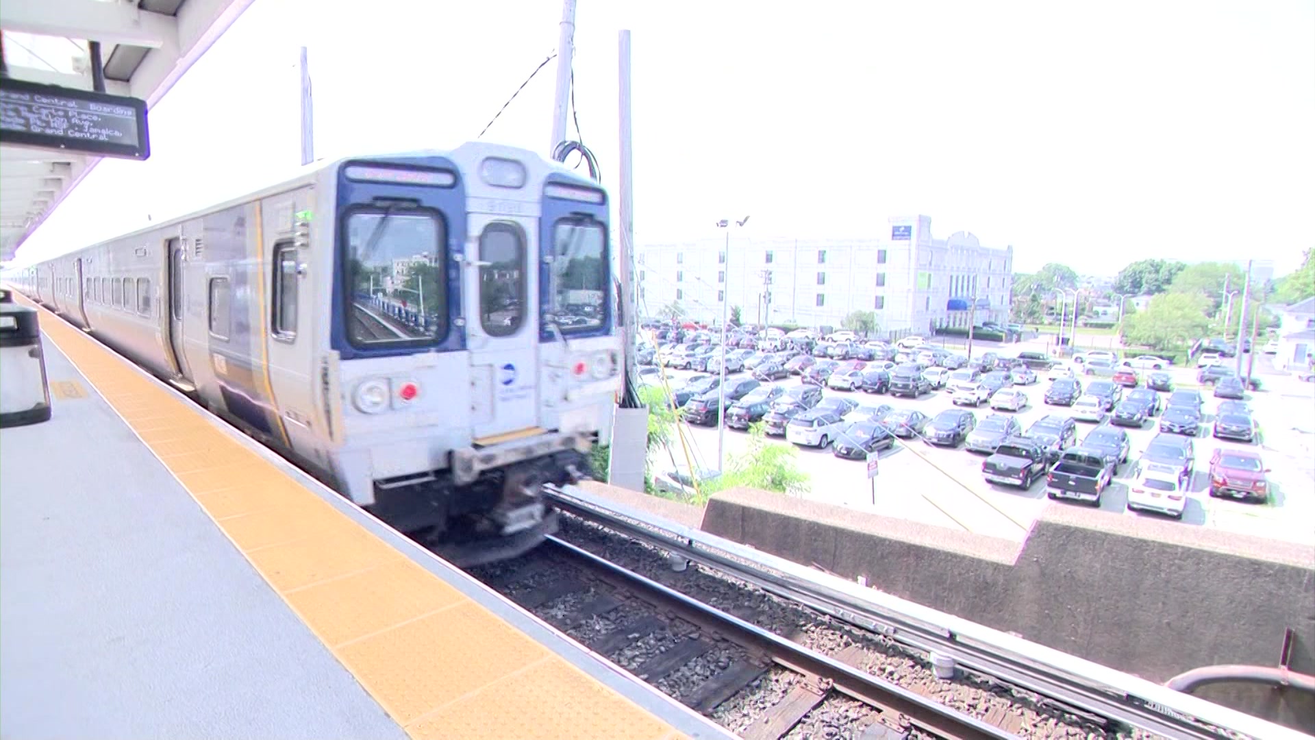 MTA moves closer to retiring 1980s-era LIRR train cars
