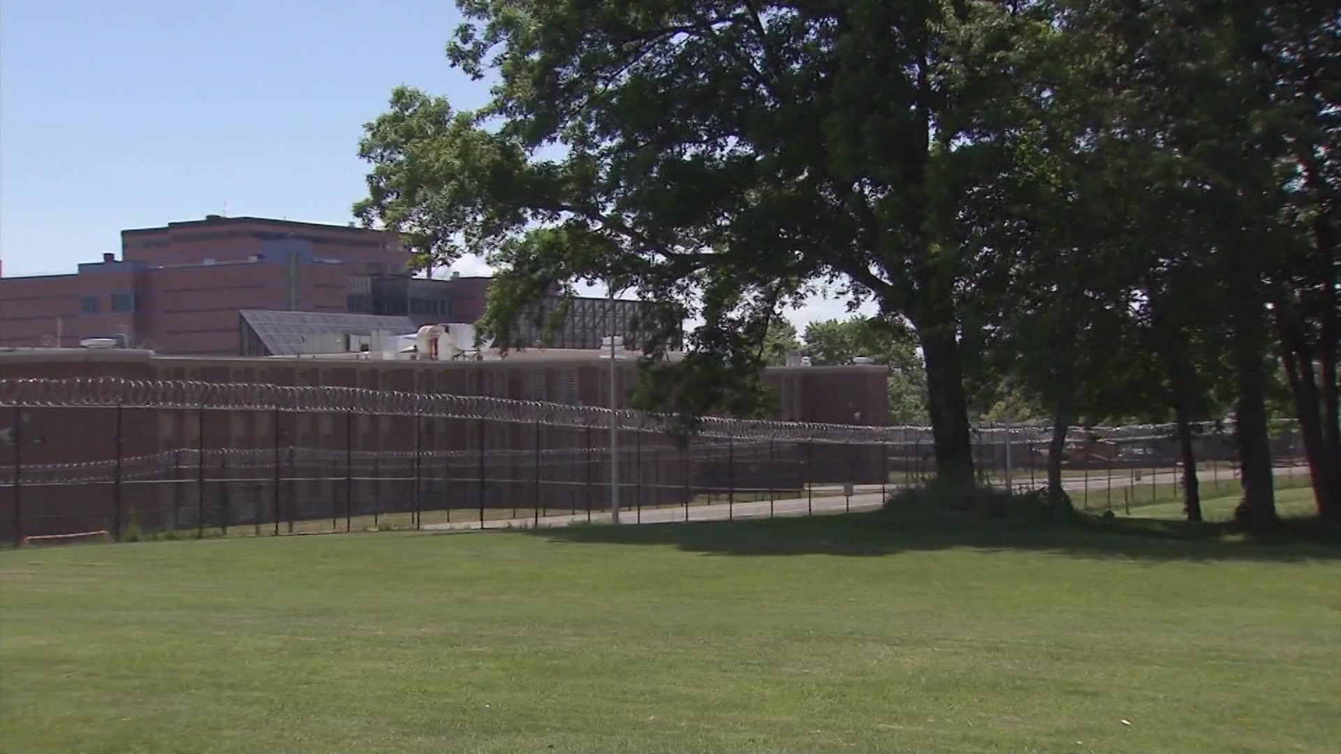 State police: Somers teen arrested for stabbing father