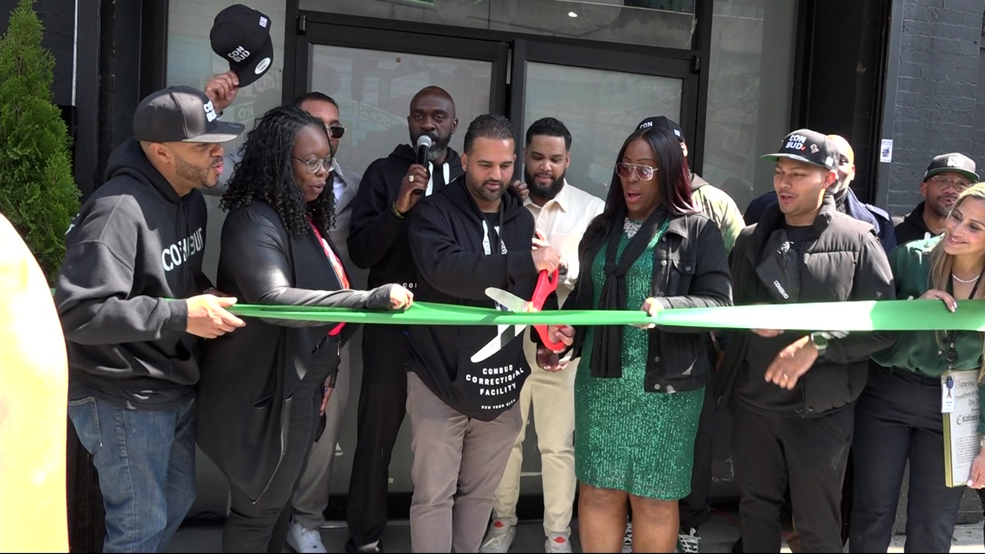 News 12 | Brooklyn | New Marijuana Dispensary Opens In Mott Haven