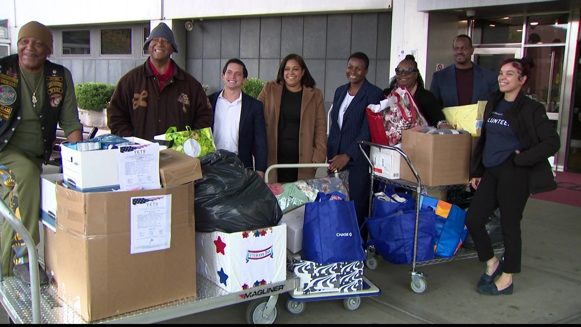 Bronx veterans center, Chase bank volunteers come together for vets in need