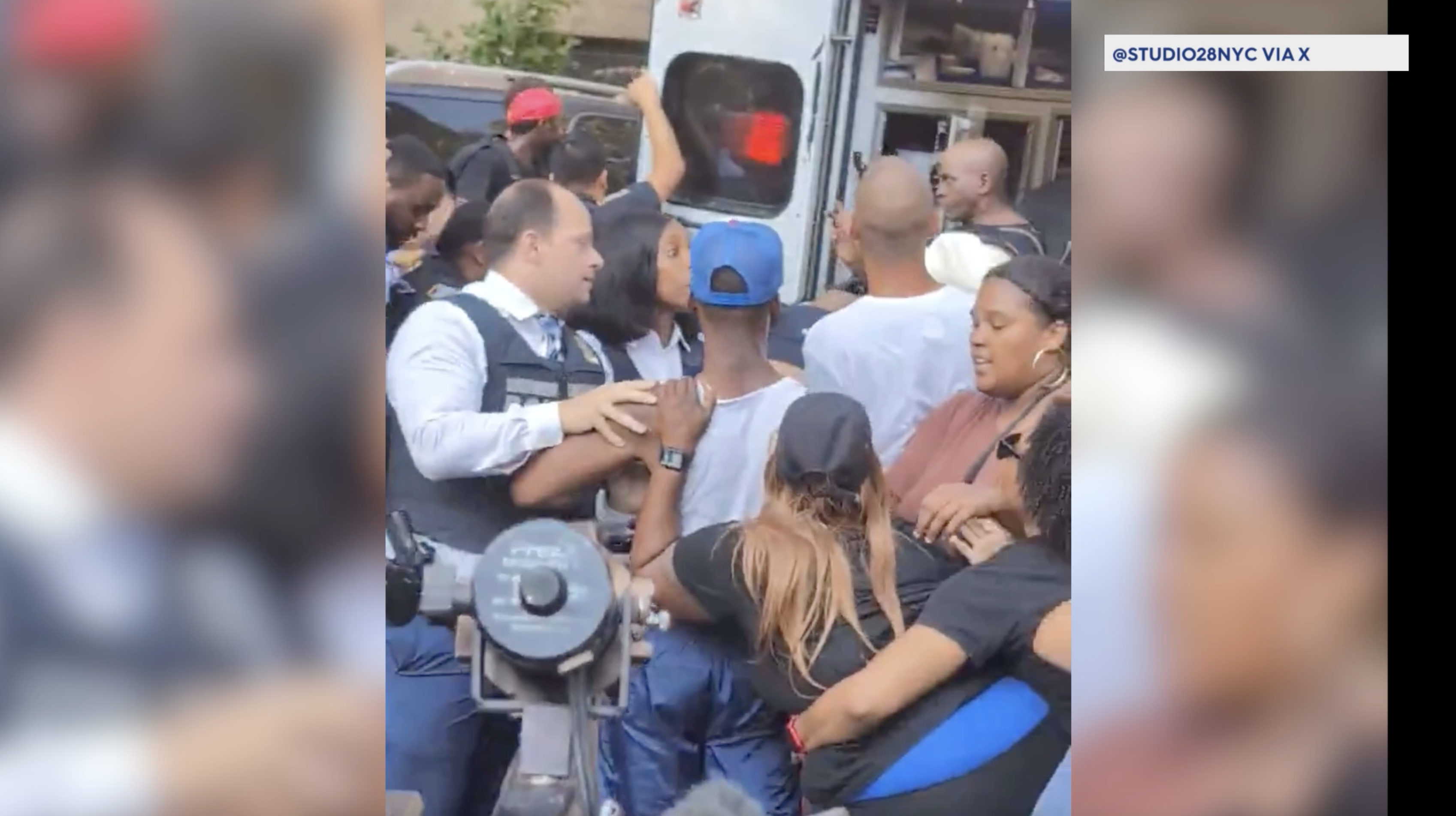 News 12 | Bronx | Suspect Arrested After Body Found In Kips Bay
