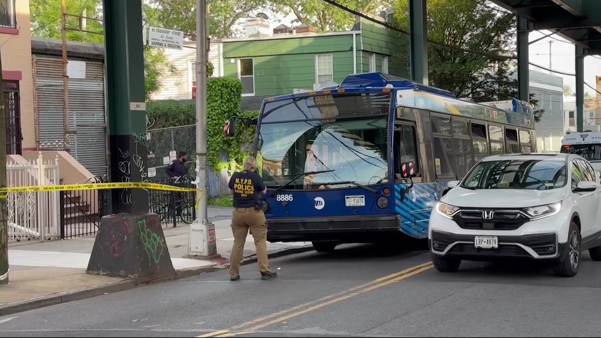 NYPD: Man fatally stabbed inside MTA shuttle bus in Cypress Hills