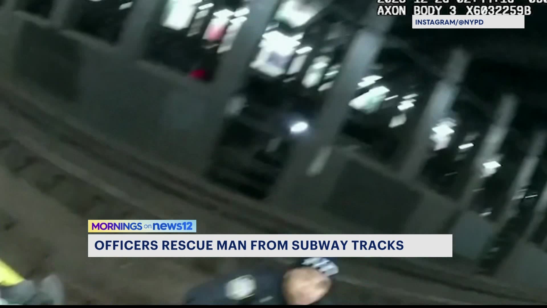 VIDEO: Officers help rescue man who fell onto Brooklyn subway tracks