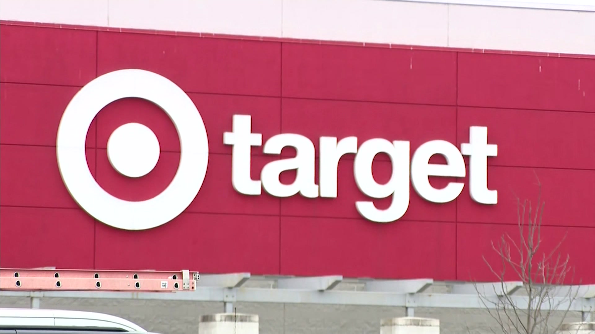 Police: Officer injured while arresting suspected thieves at Valley ...