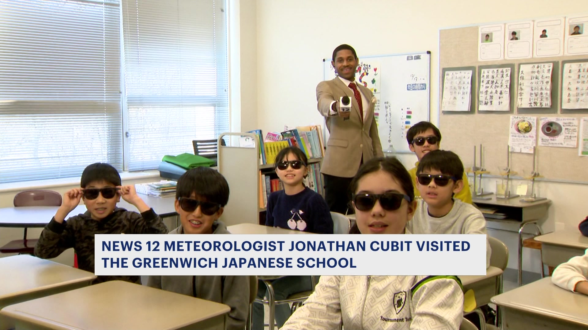 Jonathan Cubit visits students at the Greenwich Japanese School