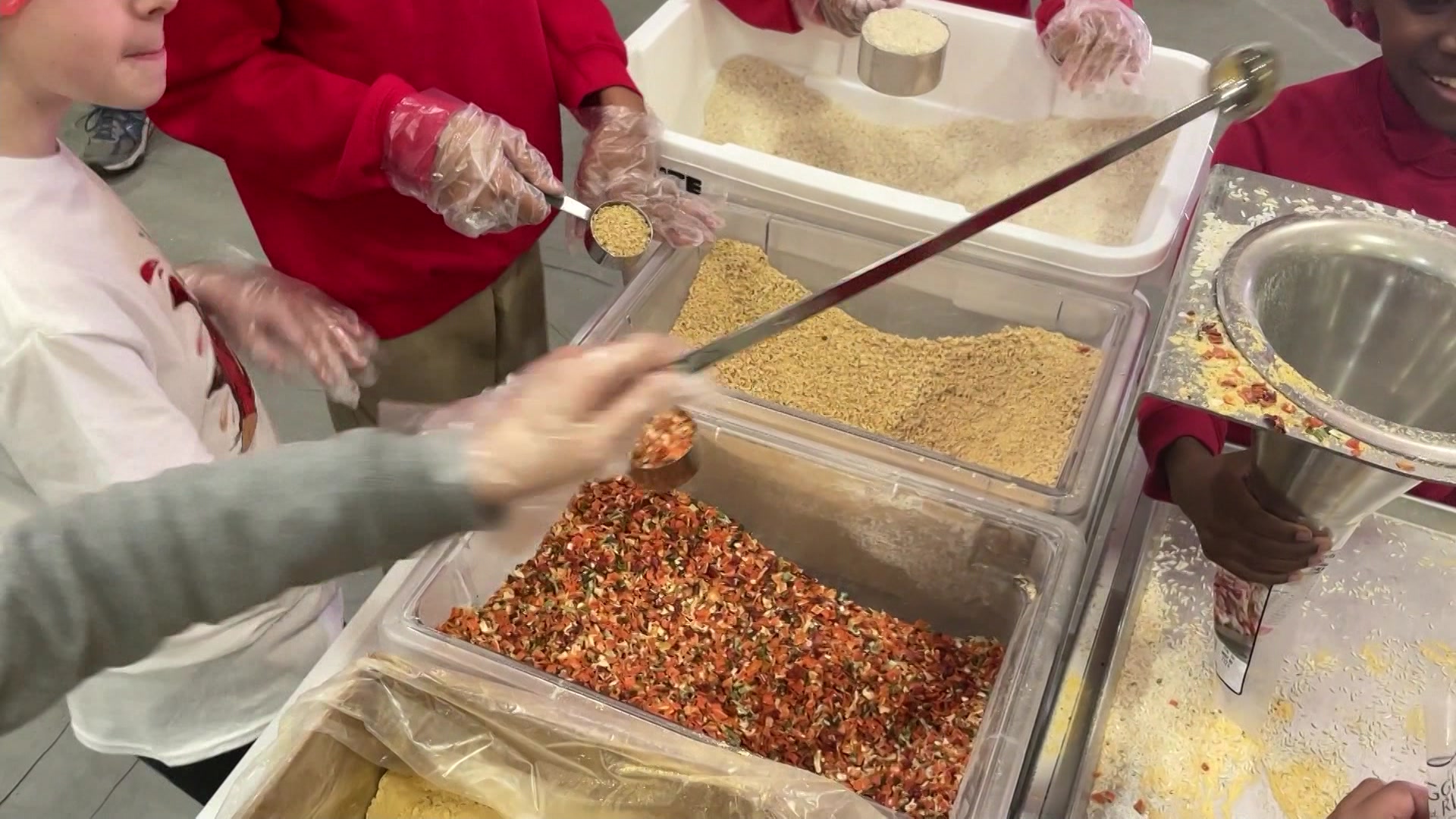 LuHi students pack meals for those in need