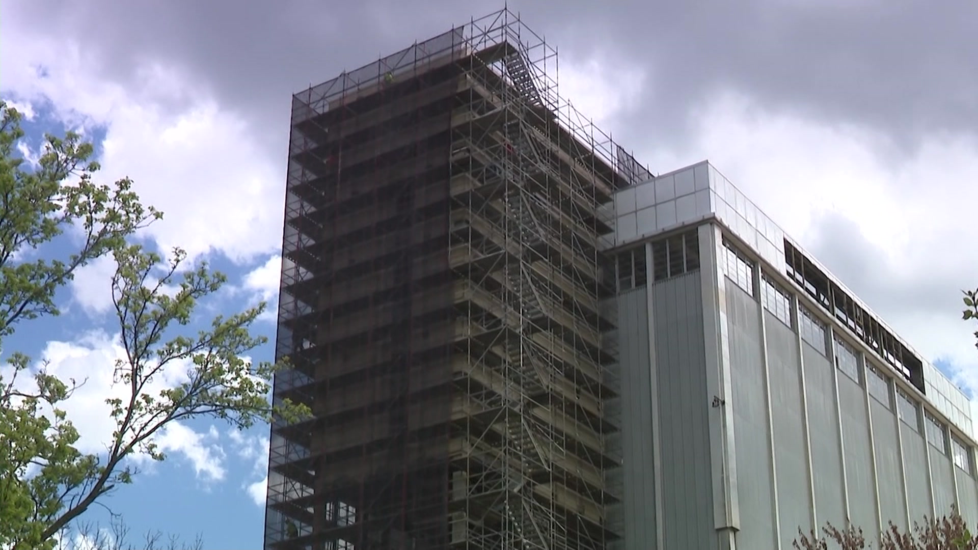 'The tower is an eyesore.' Demolition of former Nabisco factory tower ...