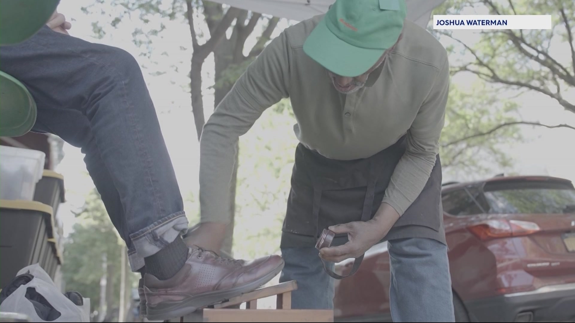 News 12 | Bronx | 74 Year Old Homeless Shoe Shiner Gets New Start With ...