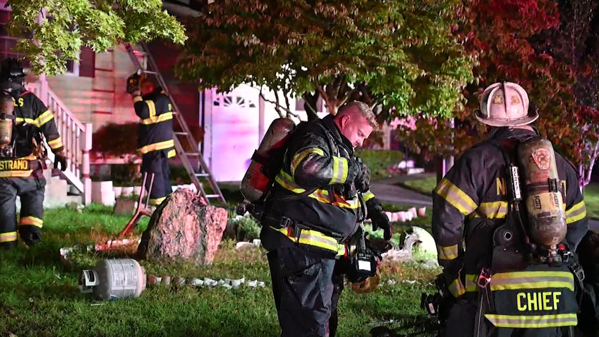 Police: Man dies in raging Commack house fire