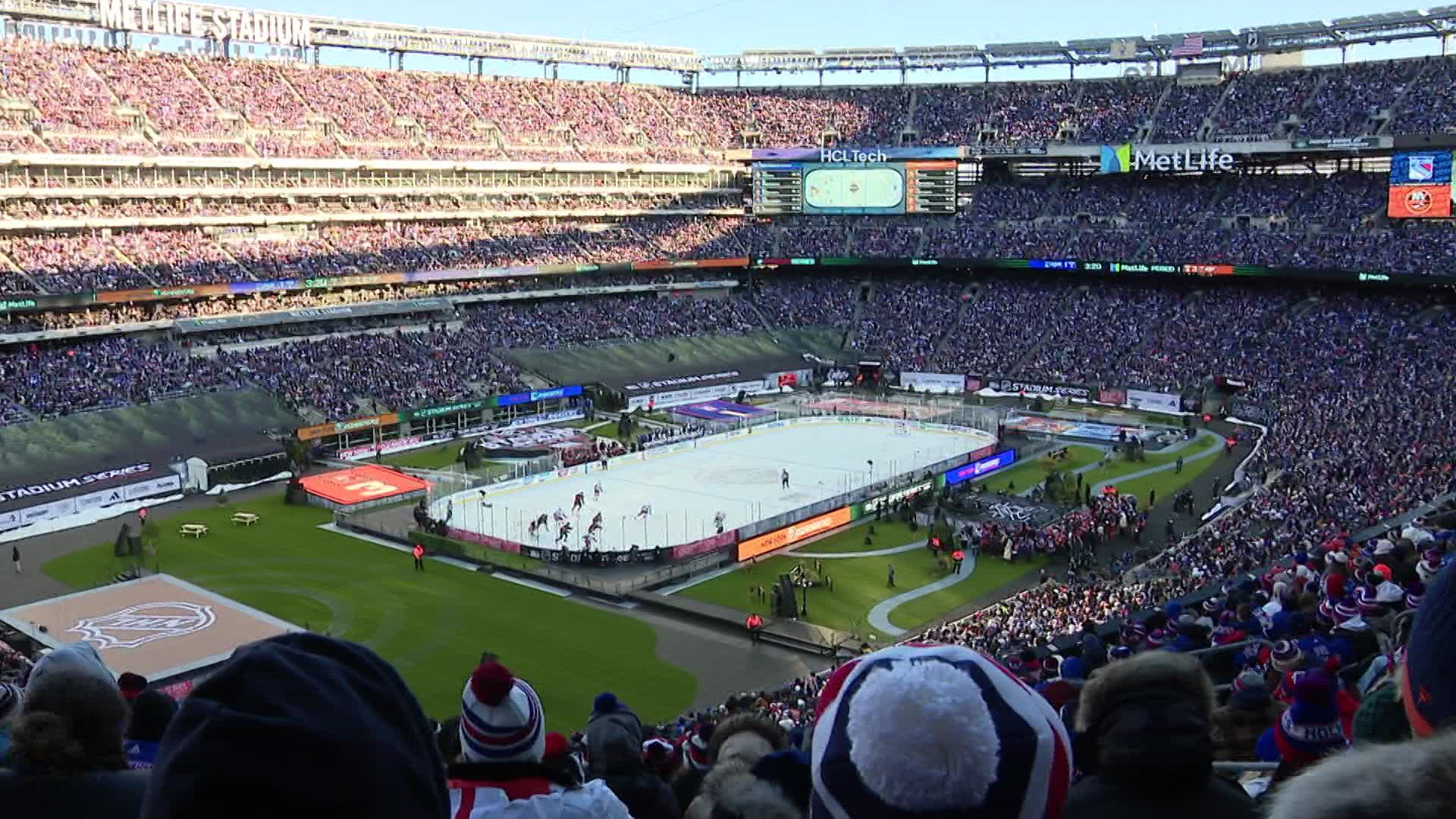 Islanders and Rangers face off in the second game of the Stadium Series ...