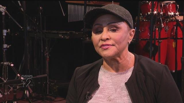 News 12 | The Bronx | 'Queen of Christmas' Darlene Love provides ...