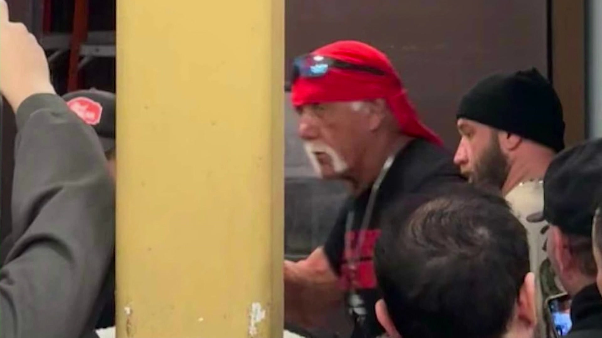 ‘Kids were crying.’ Hulk Hogan accused of leaving fans ‘stranded’ at ...