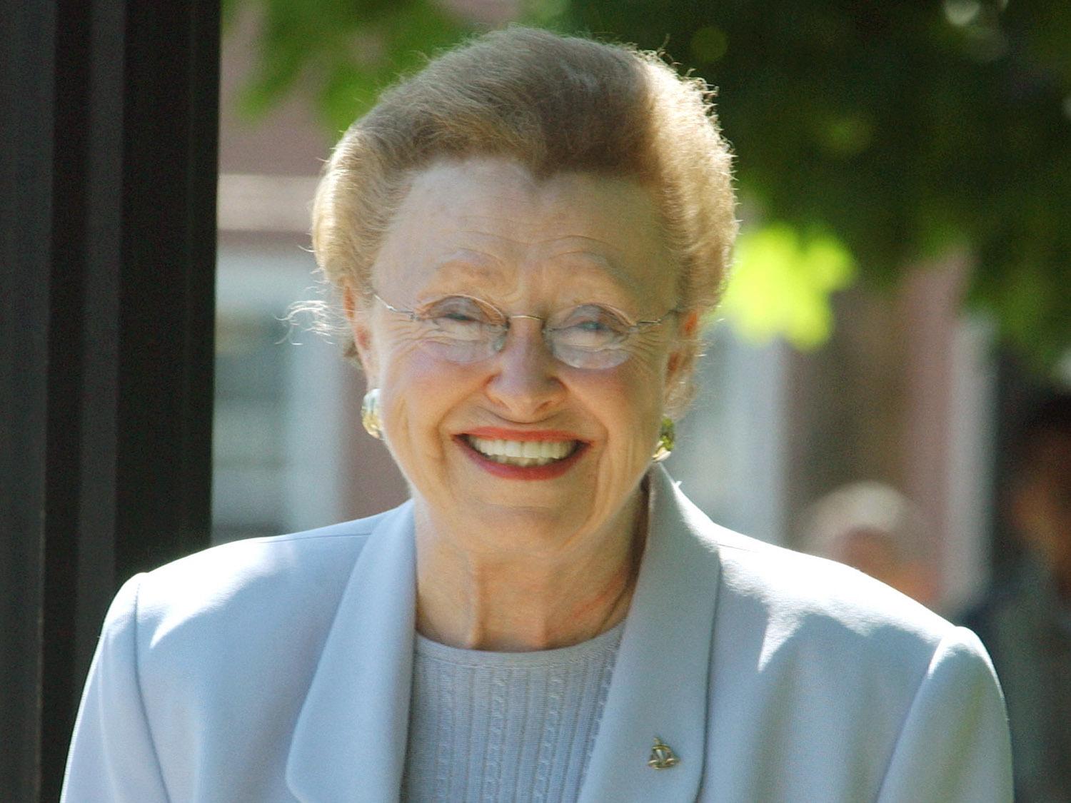 Dorthy Moxley, mother of Martha Moxley, dies at 92