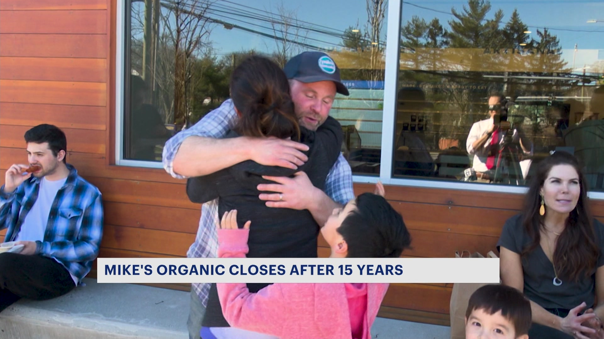 News 12 | Bronx | Beloved Grocery Store Mikes Organic Closes After 13 Years